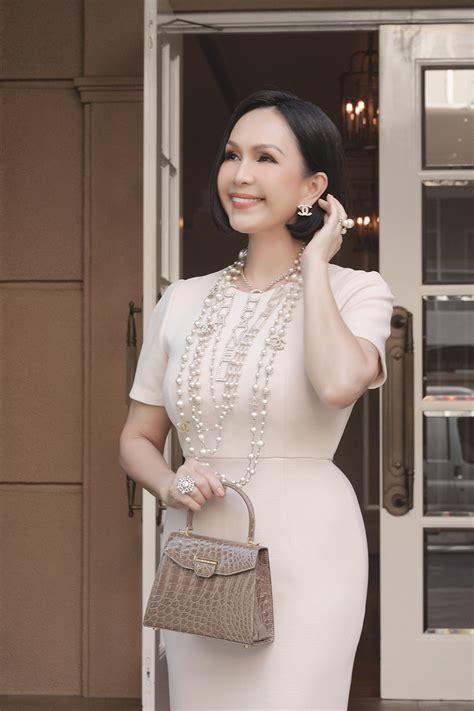 Hoa Hậu Kiều Khanh Hội Ngộ Diễm My Trong Tiệc Tất Niên Hotstar Vn