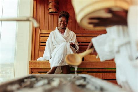 Uko Nashize Amatsiko Kuri Sauna Nkumukobwa Dore Ibyo Nahabonye