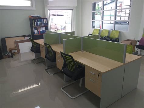 โต๊ะทำงานกลุ่ม 6 ที่นั่ง ขาไม้ โต๊ะทำงานลิ้นชัก ผนักกั้น Nb Furniture