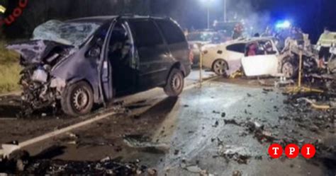 Tragico Frontale Nel Barese Morti 4 Giovani 2 Feriti Portati In Ospedale
