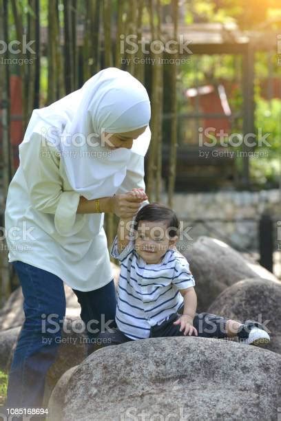 무심 어머니와 자식 재생 가족에 대한 스톡 사진 및 기타 이미지 가족 갈색 건강한 생활방식 Istock