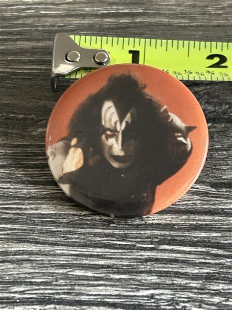 KISS BUTTON Pin Badge Creatures Of The Night Gene Simmons Orange