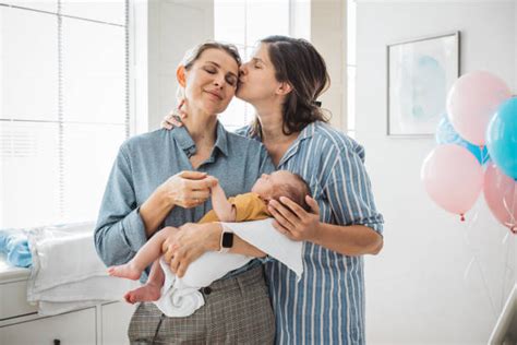 790 Mature Lesbian Kiss Fotografías De Stock Fotos E Imágenes Libres