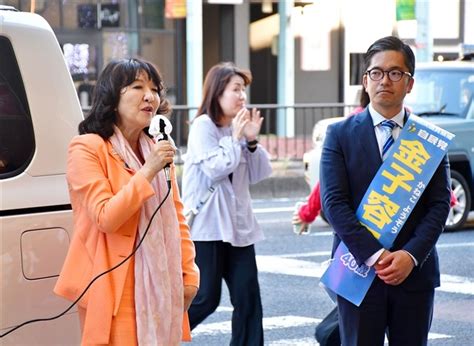 金子容三氏の応援でマイクを握る片山さつき参院議員（左） 衆院長崎4区補選、声をからし最後の訴え きょう22日投開票 【meで速報します