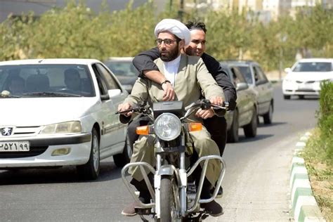 فیلم سینمایی سلام علیکم حاج آقا؛ توقیف، اکران و بازیگران