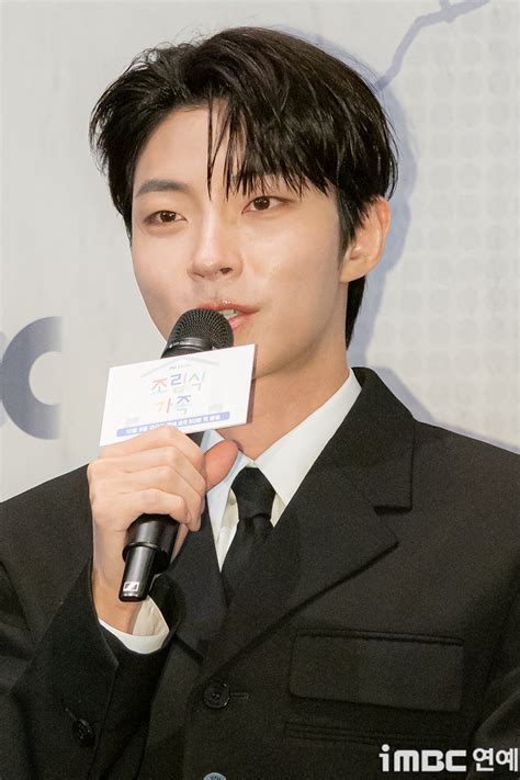 33세 황인엽 늘 마지막이라는 생각으로 교복 입어조립식가족