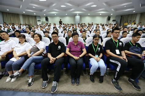 铜陵三中——组图铜陵万千中考学子期待的超级学霸夏令营开营仪式举行