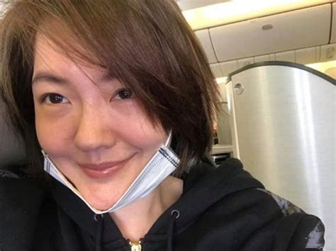 小s晒自拍蜕变照被网友发现亮点，网友：素颜时候为啥没有美人痣 凤凰网