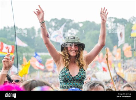 Glastonbury UK 24th June 2022 Wet Leg Play The Park Stage To A Huge