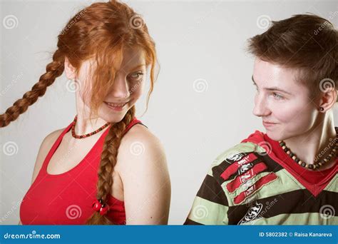 Deux Amies Heureuses Photo Stock Image Du Amusement Tresses 5802382