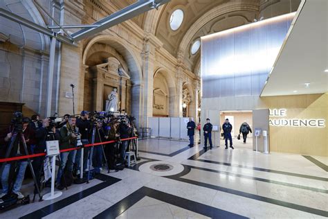 Assassinat De Samuel Paty Un Accusé Reconnaît Avoir Commis Lirréparable