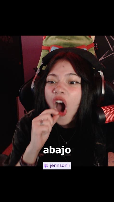Jenn Salinas El De Abajo 🗣️☝🏻 Clips Reaccion Amor Morder Besar