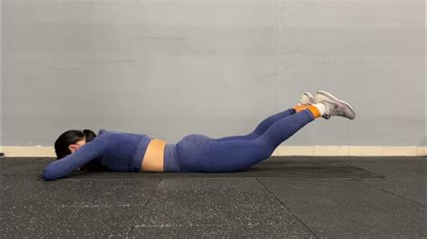 Зворотня гіперекстензія з резинкою Youtube