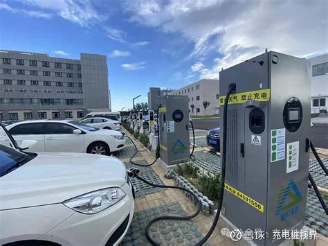 充电桩步入液冷超级快充时代 日前 小鹏汽车 发布消息称 最新一代的S5液冷超快充桩将在今年上线此前 华为 宁德时代 等企业也纷纷布局
