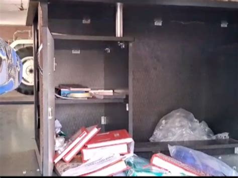 Smugglers Target Tractor Showroom On Palanpur Disa Highway Steal Cash