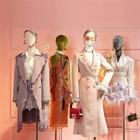 25 Creative Retail Display Ideas To Increase Foot Traffic