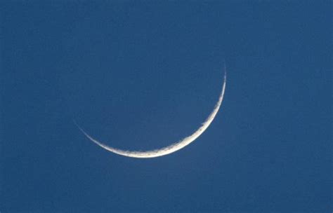 الإمارات غداً المتمم لشهر رمضان والأربعاء أول أيام عيد الفطر السعيد