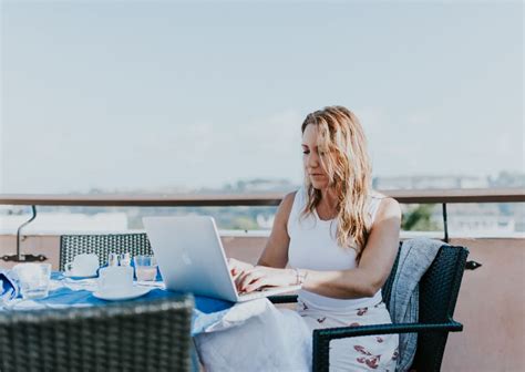 complete guide to digital nomad jobs