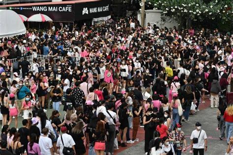 Photo Gallery คึกคัก ภาพบรรยากาศก่อนคอนเสิร์ต Blackpink ชาว Blink