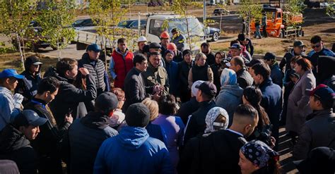 Аким столицы встретился с жителями микрорайона Отау