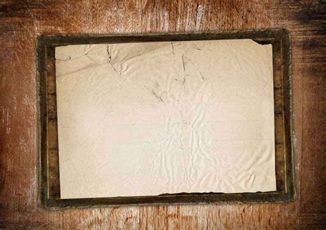 تصویر زیبا از کاغذ قدیمی در دیوار