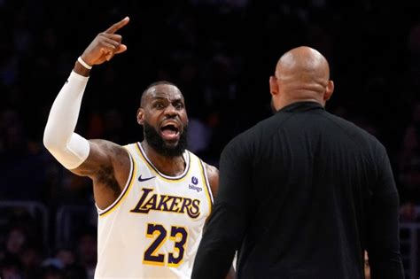 Lebron James In Furious On Court Meltdown With La Lakers Coach Darvin