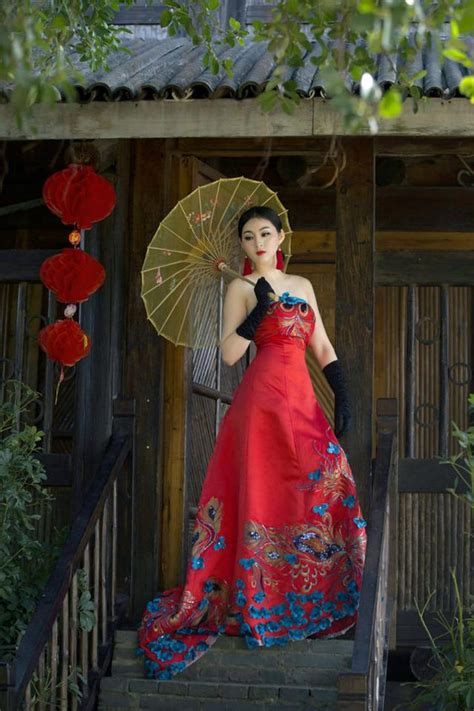 有著民族特色大氣的紅色美女古韻裝 每日頭條
