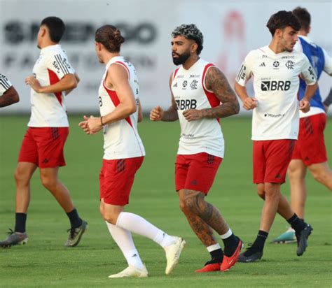 Mengão se reapresenta e inicia preparação para o clássico contra o