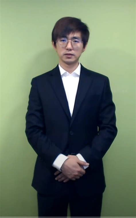 인생네컷에서 알몸사진 촬영한 여대생 사진 유출  해외축구 에펨코리아