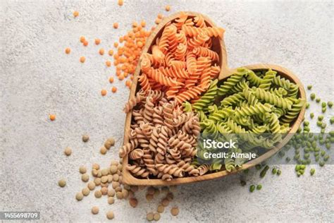 콩과 식물의 다른 유형에서 Fusilli 파스타의 다양성 글루텐 프리 파스타 파스타에 대한 스톡 사진 및 기타 이미지 파스타 선택 하트 모양 Istock