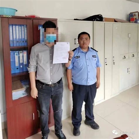 一黑色轿车在凉山无视防疫检查强行冲卡防控田坝疫情