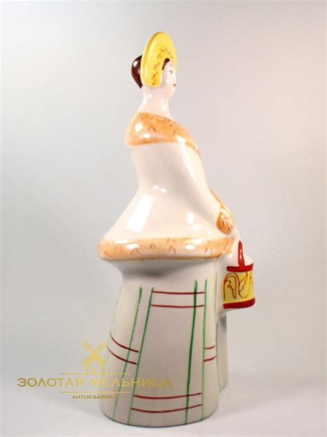 Фарфоровая статуэтка Барышня в кокошнике Девушка с ведром в Санкт Петербурге цена 2990 руб