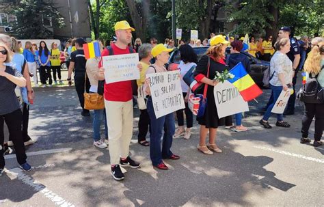 Proteste Ale Profesorilor în Mai Multe Orașe Din Vestul țării Foto