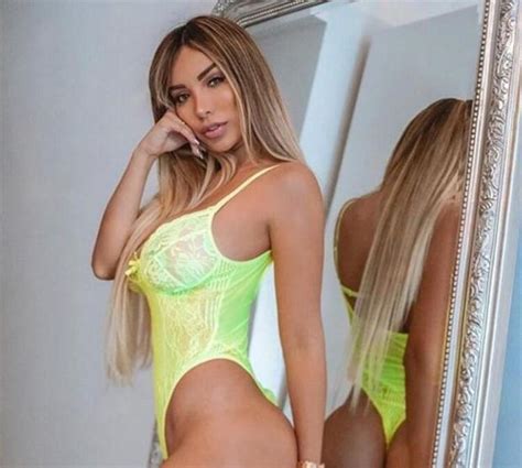 Paula Manzanal Pozlarıyla Yıktı Geçti Magazin Haberleri