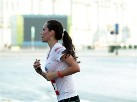 Забег невест прошел в петербургском Парке Победы Регионы Селдон Новости