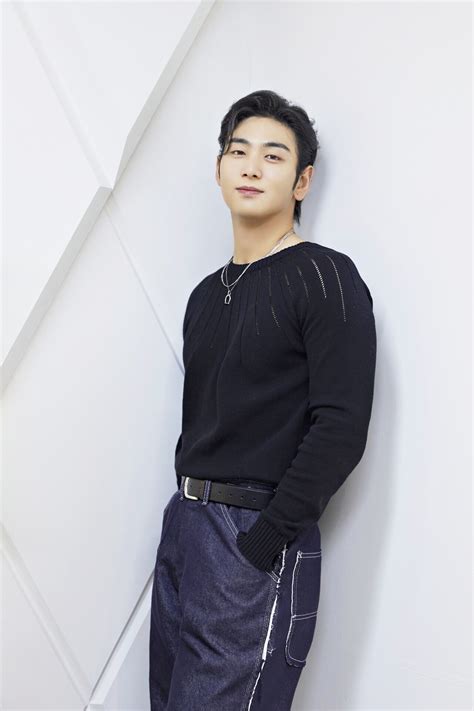 인터뷰① 뉴이스트와 분리된 백호의 취향