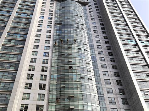 专业大楼外墙清洗保洁清洗前后对比效果明显 搜狐大视野 搜狐新闻