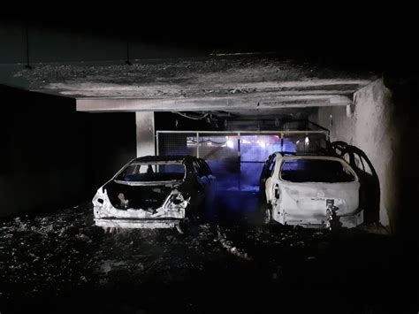 Nantes deux voitures brûlées après un incendie dans le parking d un immeuble