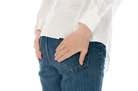 尾てい骨が痛いときに考えられる原因とは注意点や治し方を紹介