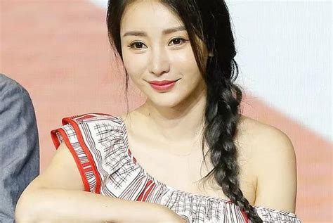 38岁的柳岩少女感十足，这样美的她怎么还是单身？