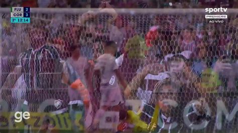 Vídeo Aos 11 min do 2º tempo cabeceio defendido de Cano do