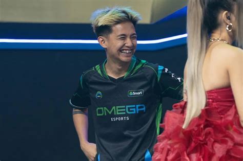 Mlbb Kelra Signs With Onic Philippines E2max Joins As Coach Abs Cbn Sports