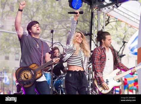 Neil Perry From Left Kimberly Perry And Reid Perry From The Band