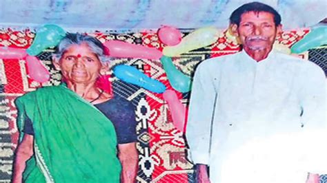 Rajamahendravaram కోతి ఎంత పని చేసింది గుళికల ప్యాకెట్‌ను టీపొడి