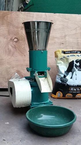 100 150 Kg Hour Cattle Feed Pellet Machine 150 Kghr At ₹ 65000 In