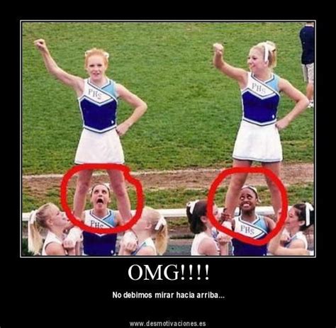 OMG No Debimos Mirar Hacia Arriba Funny Cheerleader Funny