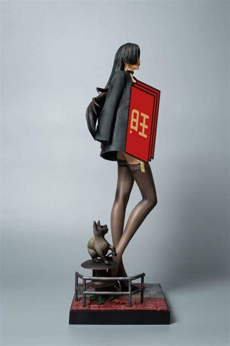 惠美玩品 海賊王 Gk 公仔 2209 烏塔皮衣 西裝女帝 紳士款 帶發光 場景雕像 盒裝 書籍、休閒與玩具 玩具、公仔、桌遊在旋轉拍賣