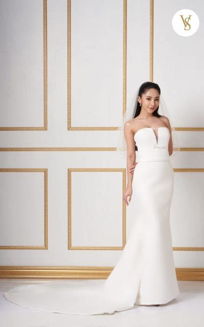 ชุดแต่งงานสำหรับเช่า ชุดเจ้าสาว หางปลา แขนยาวปาดไหล่ ลูกไม้เต็มตัว