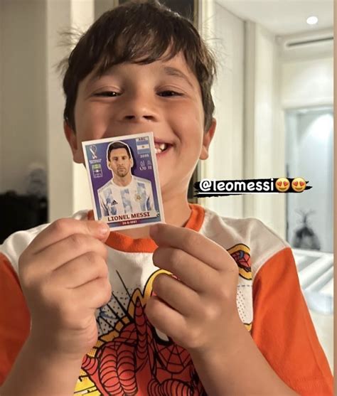 Mateo Messi Presume Que Le Salió La Estampa De Su Papá En El Album Deportes Futbol Tudn