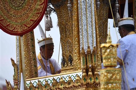 นพ ประสิทธิ์ วัฒนาภา ผู้ร่วมประคองพระโกศทองใหญ่ ในหลวง ร 9